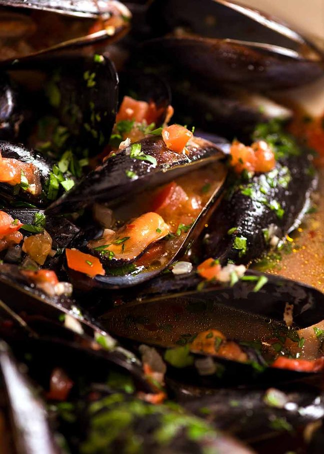 How to cook Mussels with Garlic White Wine Sauce - RecipeTin Eats