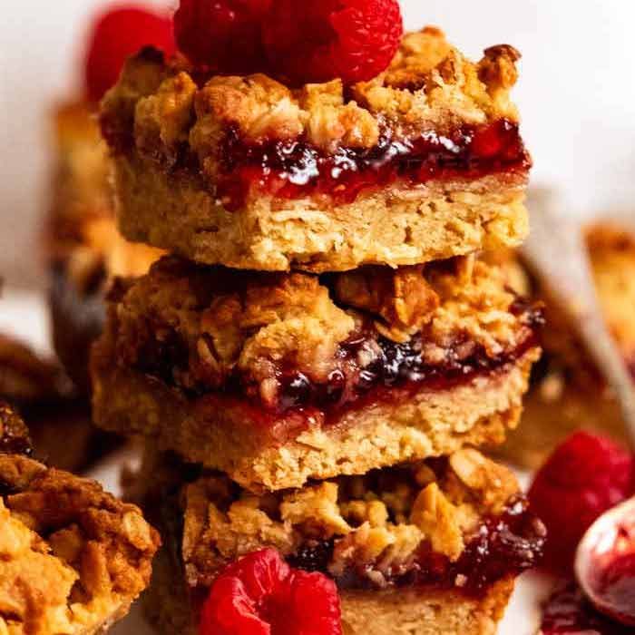 Smitten Kitchen's Blondies - RecipeTin Eats