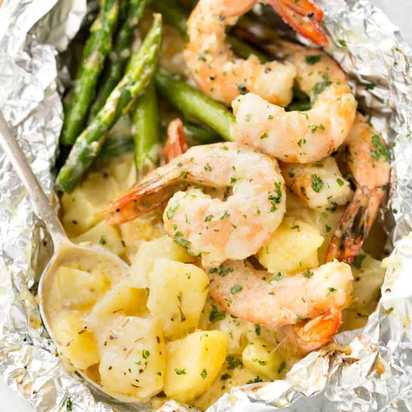 Creamy Garlic Prawns (Shrimp) & Cheesy Potato Foil Packet! - RecipeTin Eats