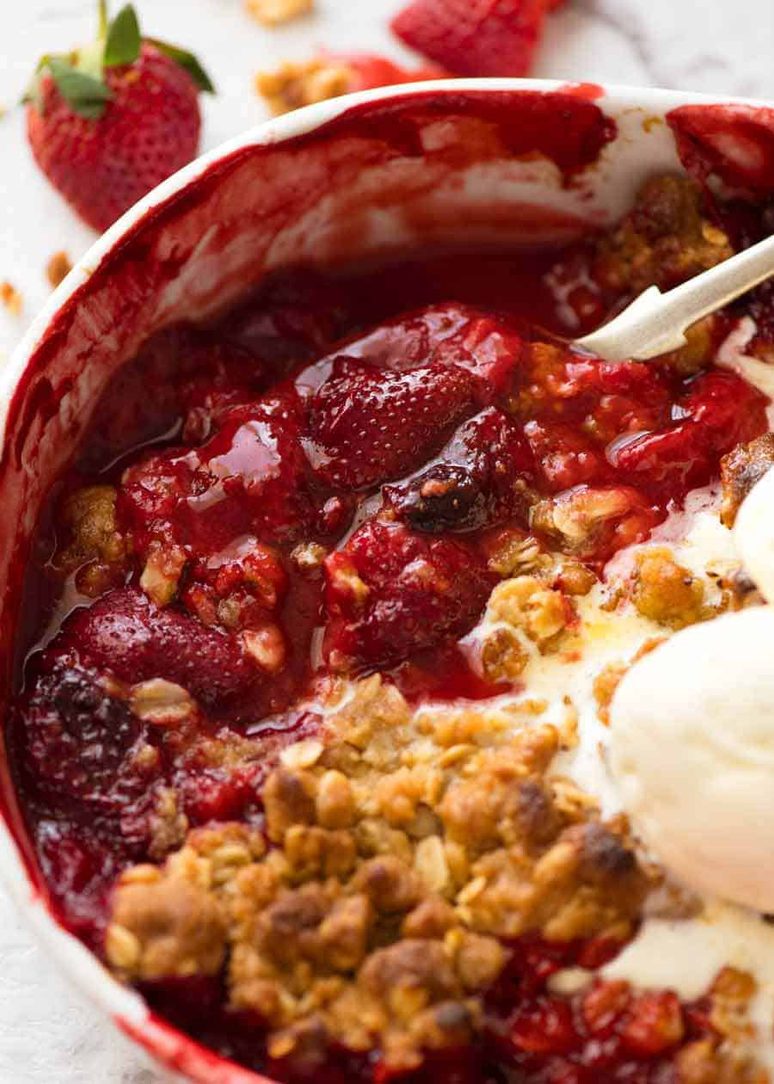 Strawberry Crumble - RecipeTin Eats