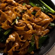 Pad See Ew (Thai Stir Fried Noodles) - RecipeTin Eats