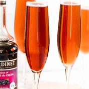 Kir Royale (French champagne cocktail) - RecipeTin Eats
