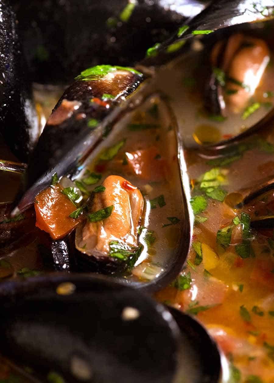 How to cook Mussels with Garlic White Wine Sauce | RecipeTin Eats